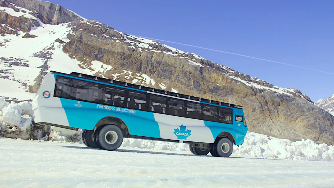 Primul autobuz electric pentru ghețari duce 52 de turiști pe Athabasca ...
