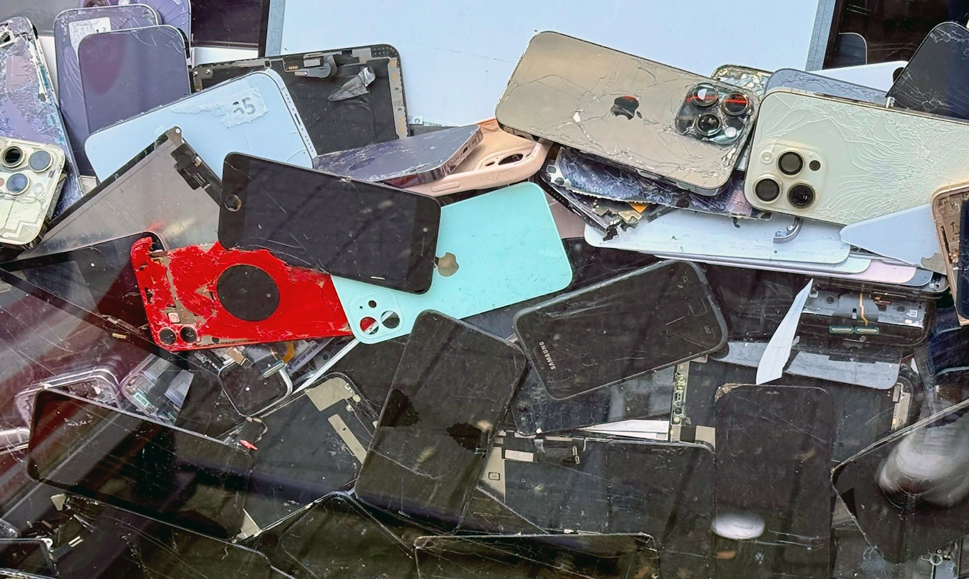 Telefonul tău vechi, transformat în server. Experimentul care poate ...